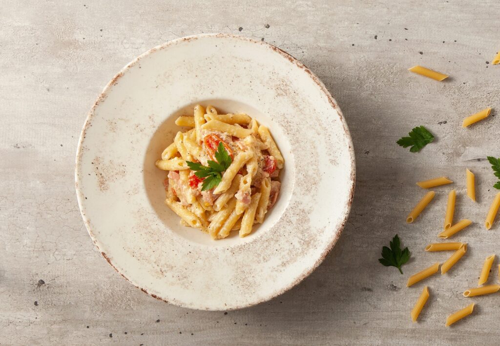 Πέννες με καπνιστή γαλοπούλα και παπαρουνόσπορο - Syntages.site