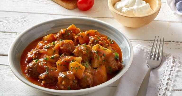 Γιουβαρλάκια κοκκινιστά - Syntages.site